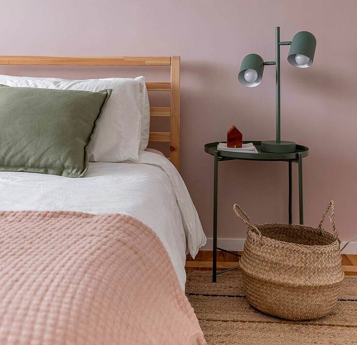 5 Model Bedside Table Kayu Sederhana Klasik dan Nyaman Digunakan - Teak ...